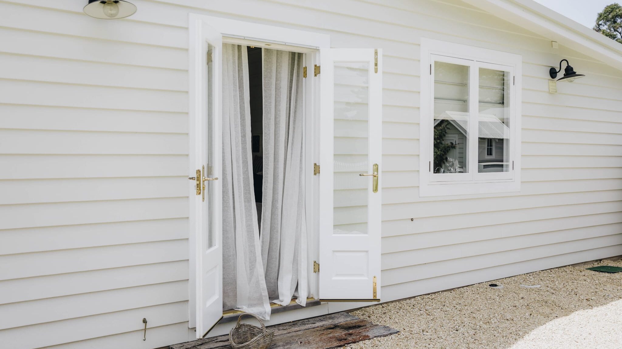 A Simple Guide to Understanding Door Hinges - TradCo